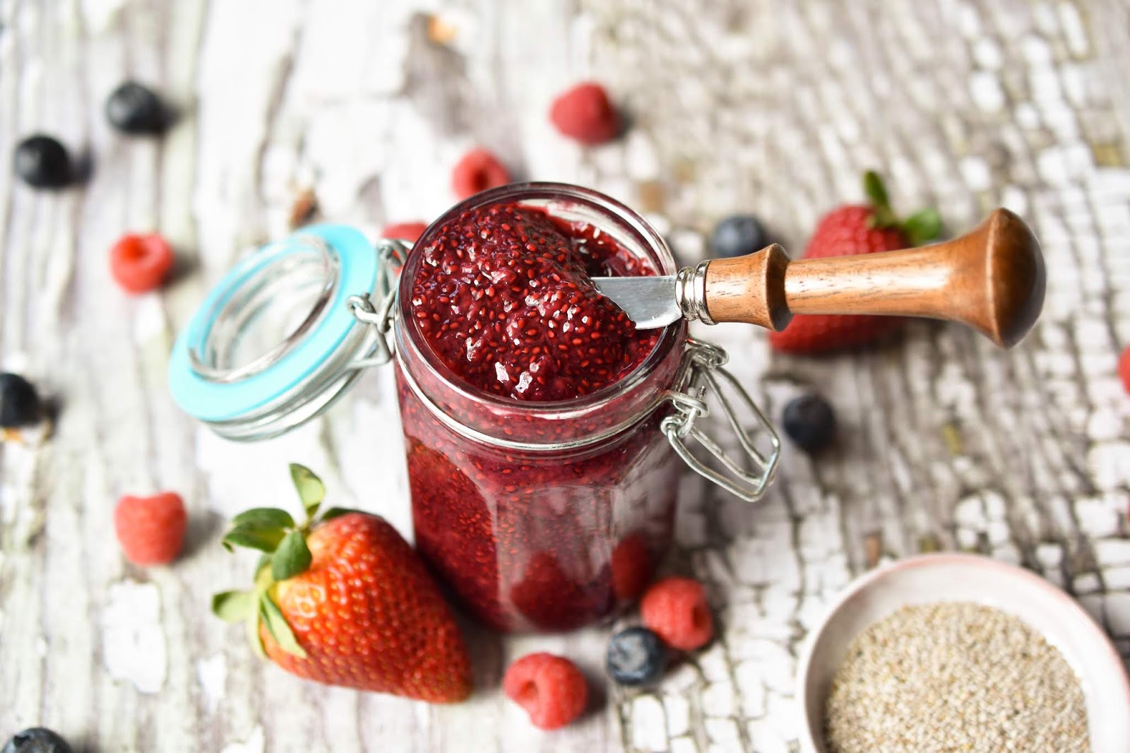 Woman in Real Life: Fast & Easy Chia Berry Jam Recipe (vegan)