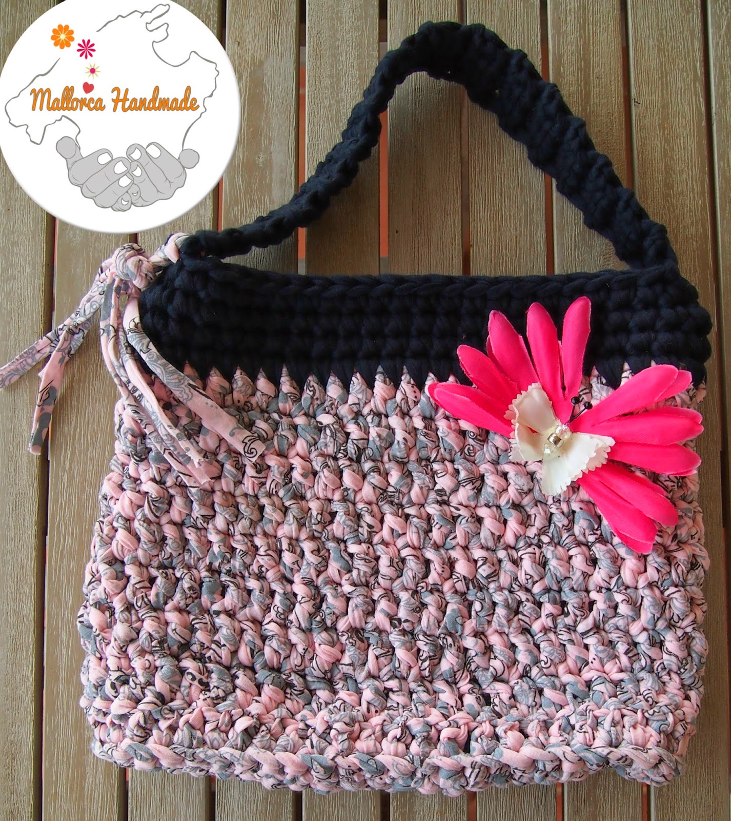 Bolso de trapillo negro y rosa, fácil de hacer