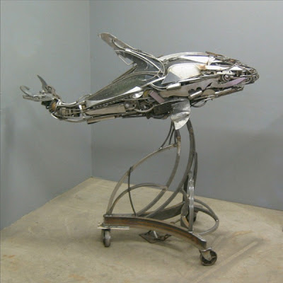 Tinta Emas Sang Pengembara: Seni Arca Logam