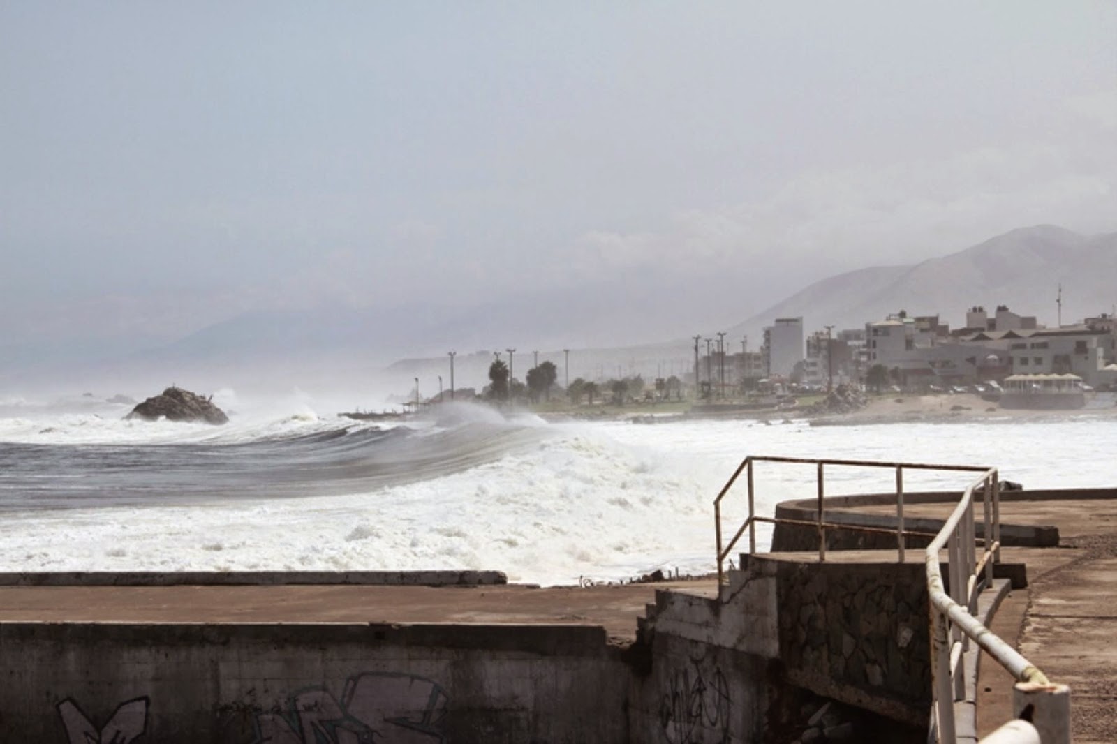 NOTICIAS DE BARRANCA: ESTA TARDE SE CAYÓ EL MUELLE EN PACASMAYO ...