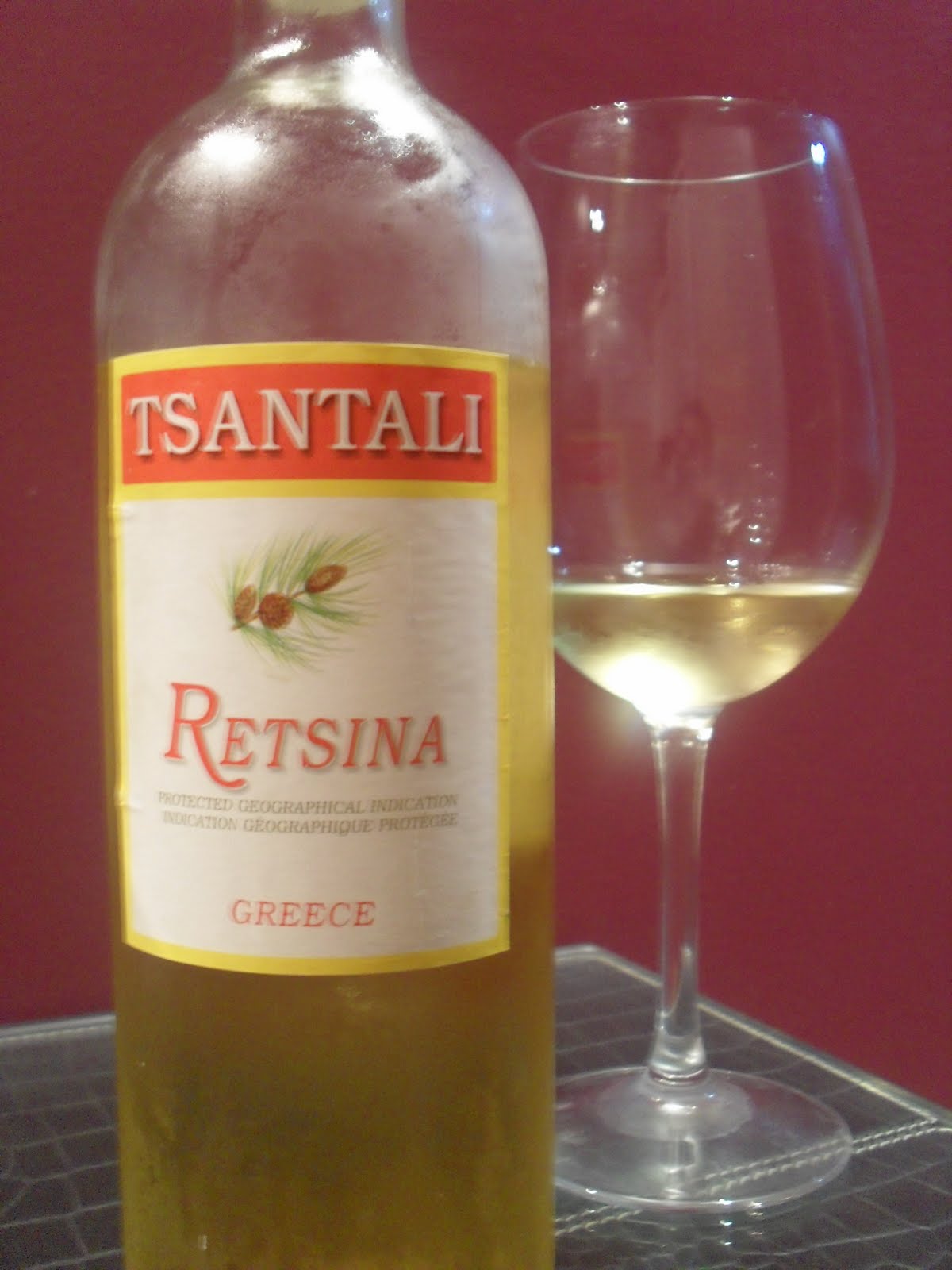 "De copas con Baco": TSANTALIS RETSINA, el vino de los dioses.