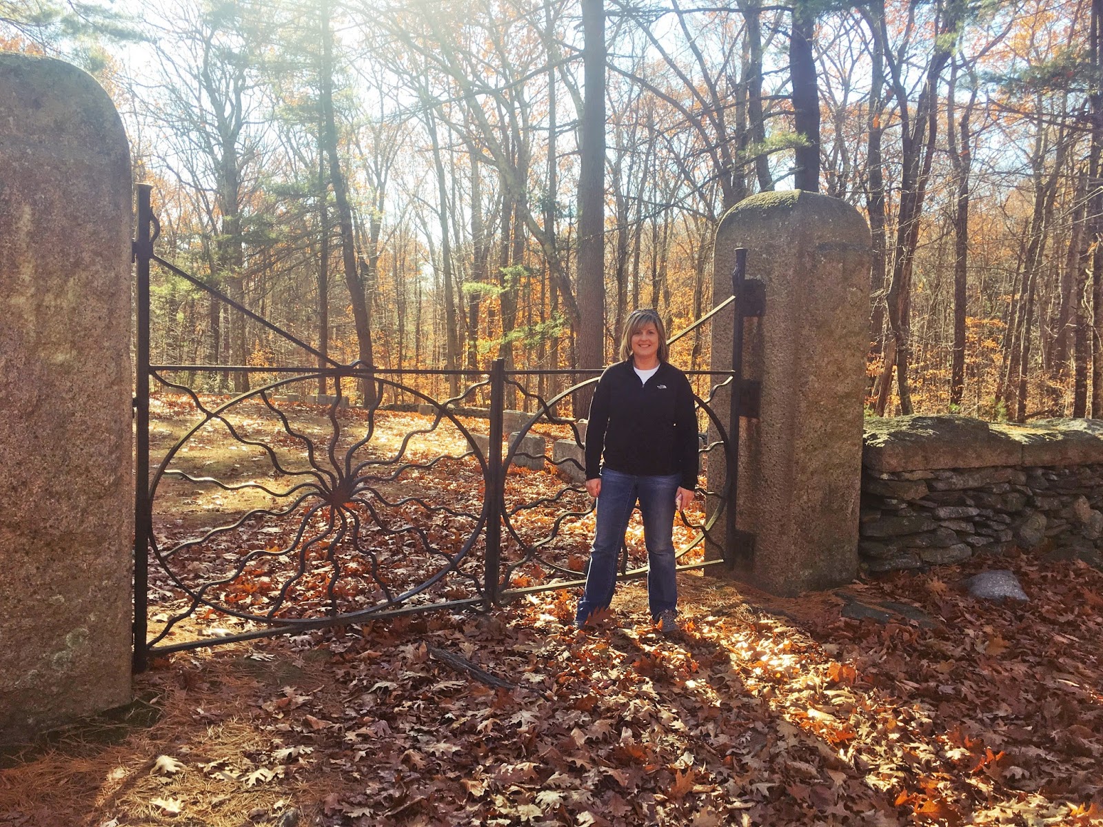 Rondinones' Adventures: Spider Gates Cemetery