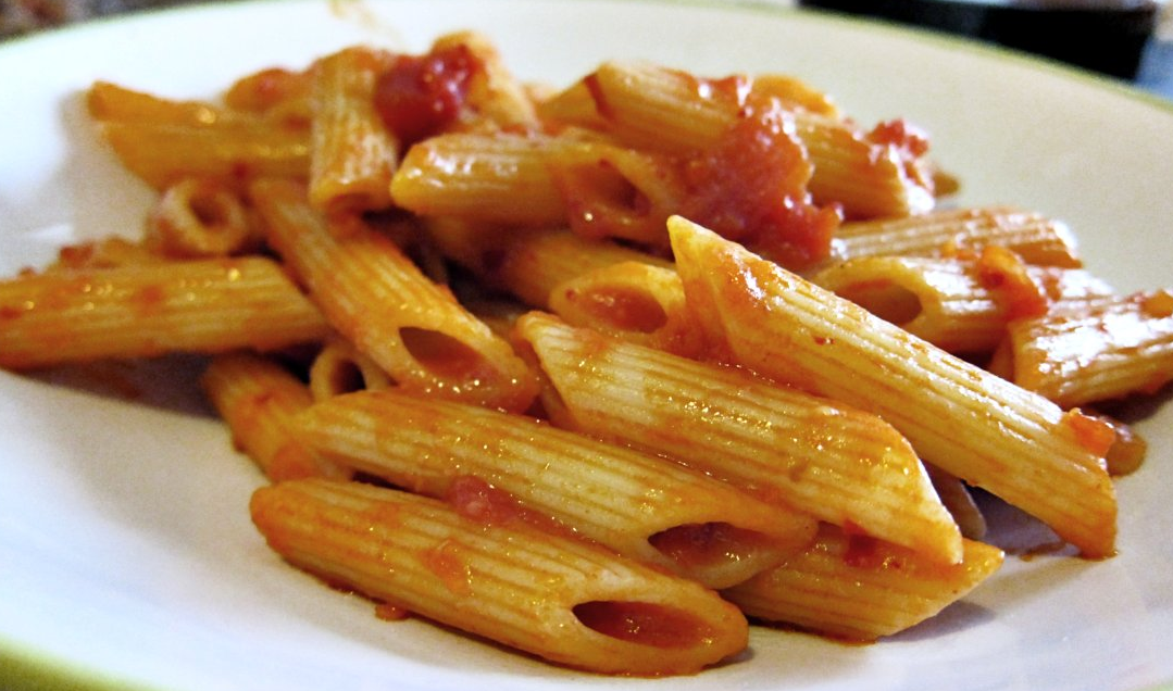 Ricette di Terra Nostra: Pasta con salsa in pentola a pressione