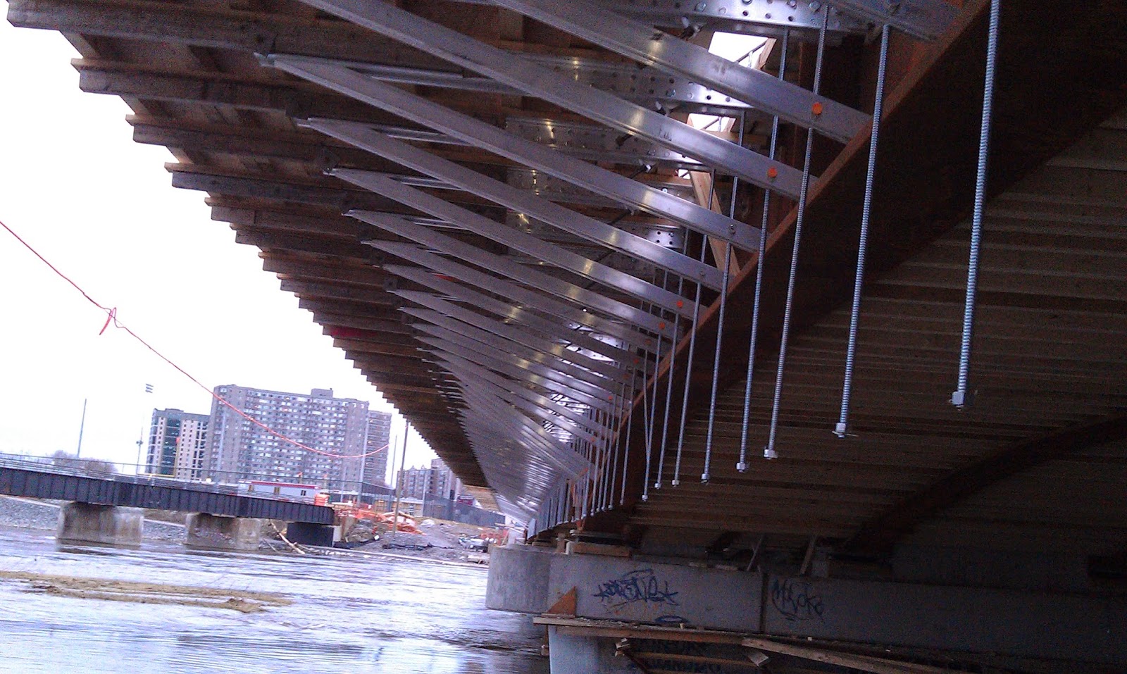 Overbrook Ottawa Newsblog: How to built a cantilevered exit ramp