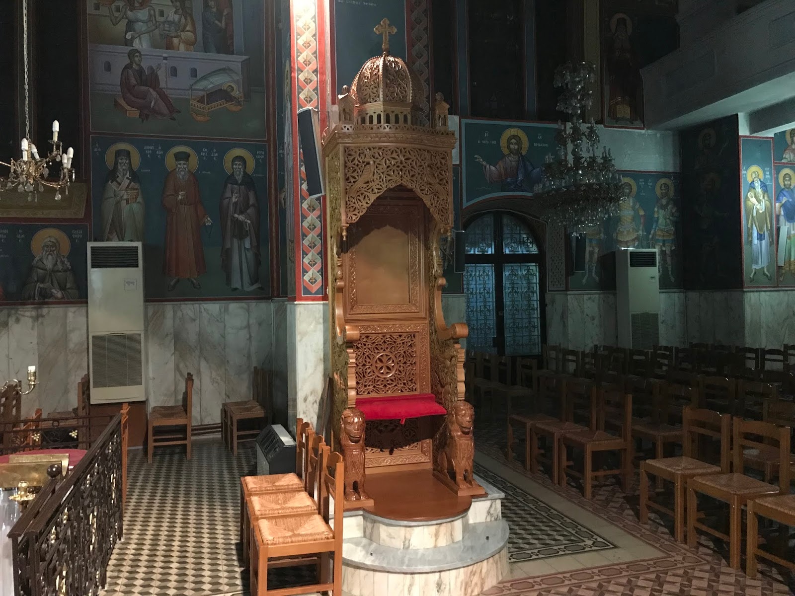 Νέος ξυλόγλυπτος Δεσποτικός Θρόνος στον Ιερό Ναό Αγίας Τριάδος ...