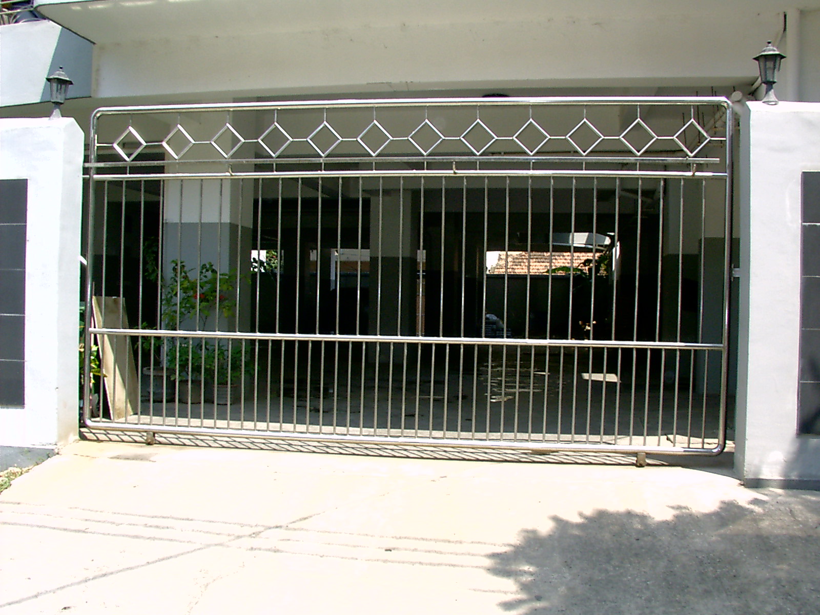 TMR Stainless Steel Fabricators: Gates & grill works