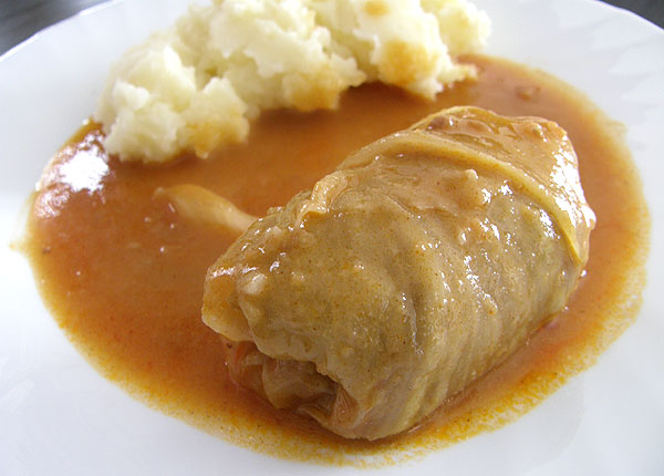 Domaća kuhinja: Domaća Sarma od kiselog kupusa – recept kako se prave sarme