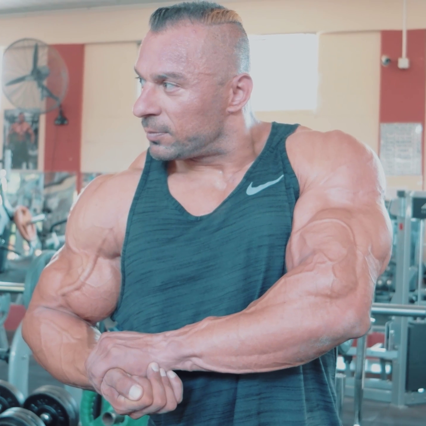 Muscle Lover: Turkish-Cypriot bodybuilder Murat Senyigit