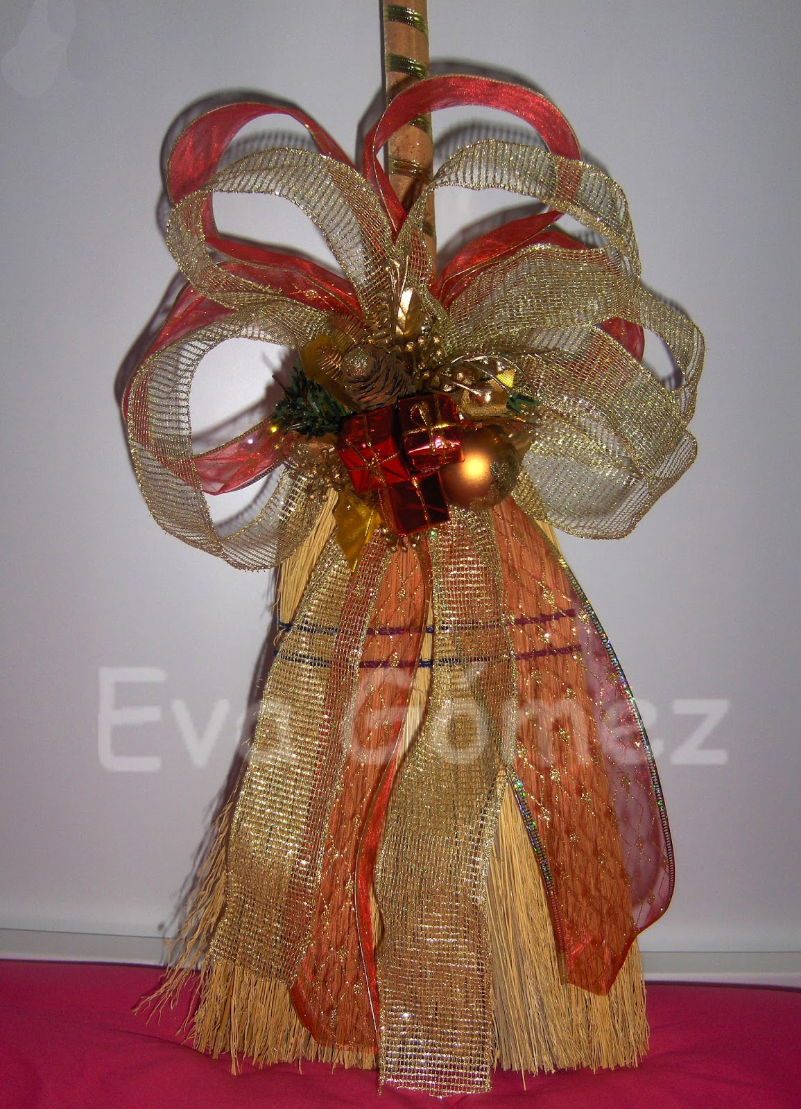 Rupanteva: Escobas decoradas