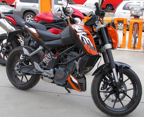 Spesifikasi dan Harga KTM Duke 200 Bulan Agustus 2016 - Otomotif ...