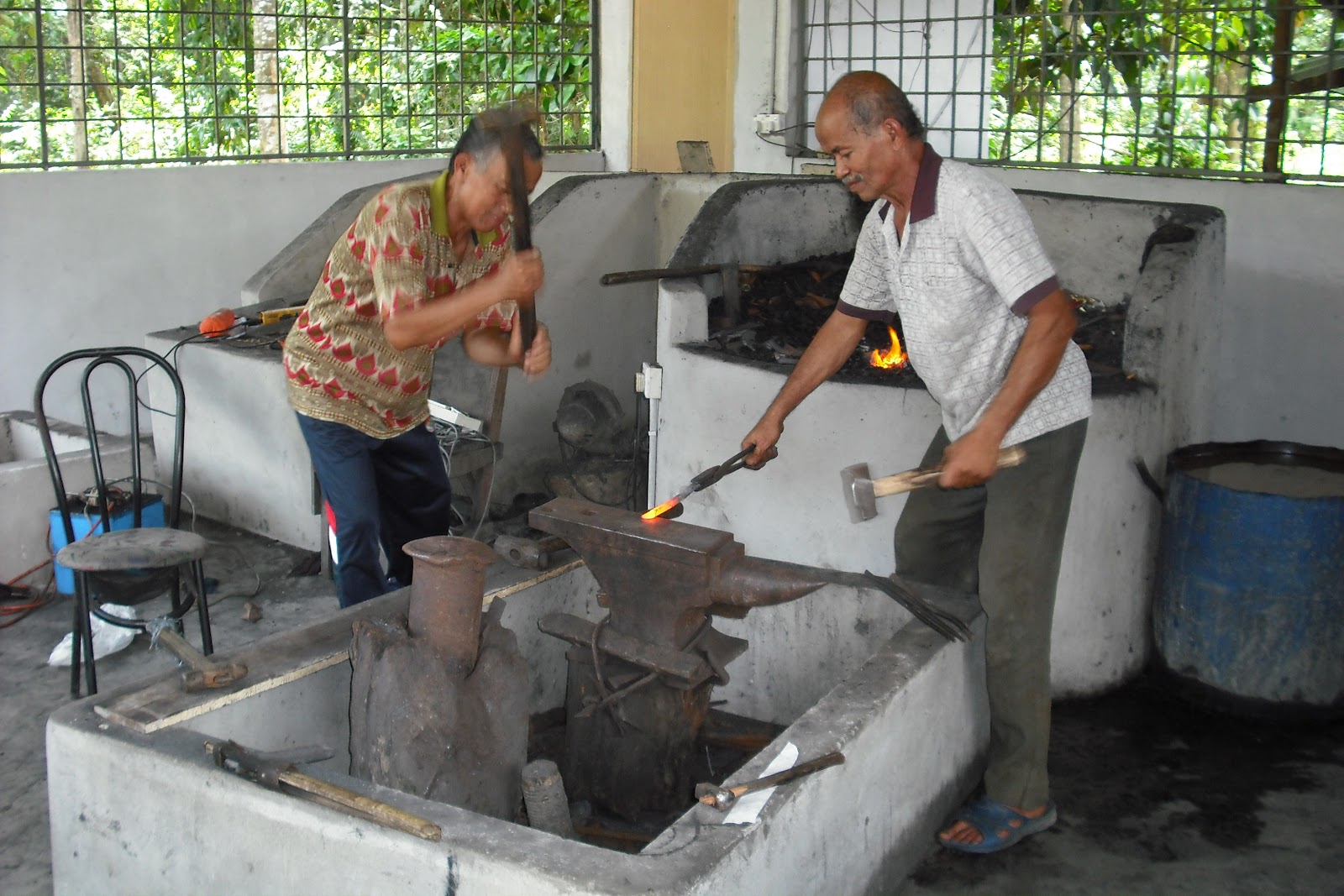 Relatif: Siri 01: Bengkel Pandai Besi