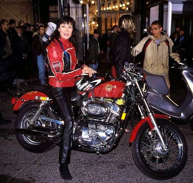 DUECILINDRI: Kay Rush on sportster!