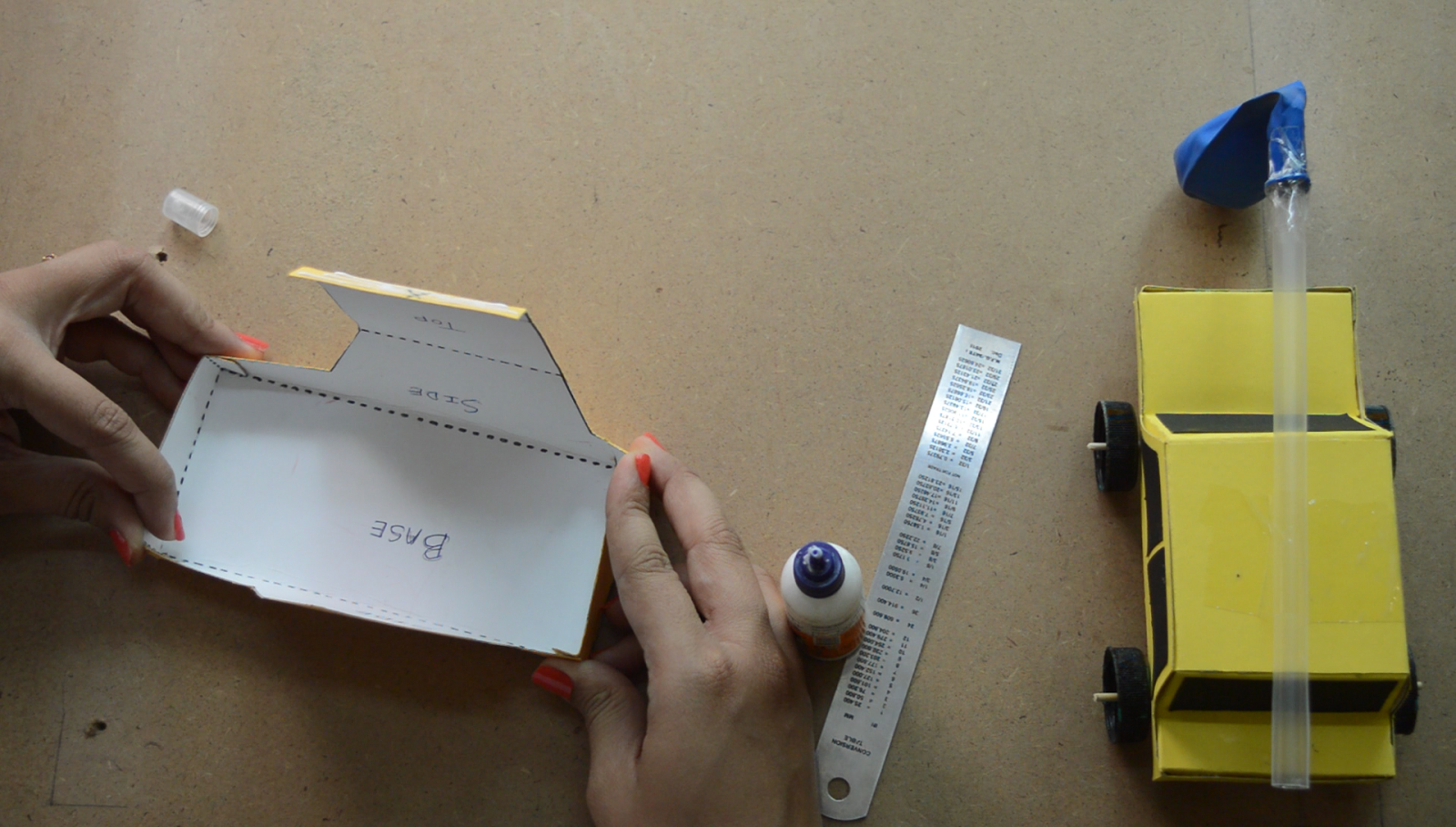 bee-a-maker: Air powered balloon car