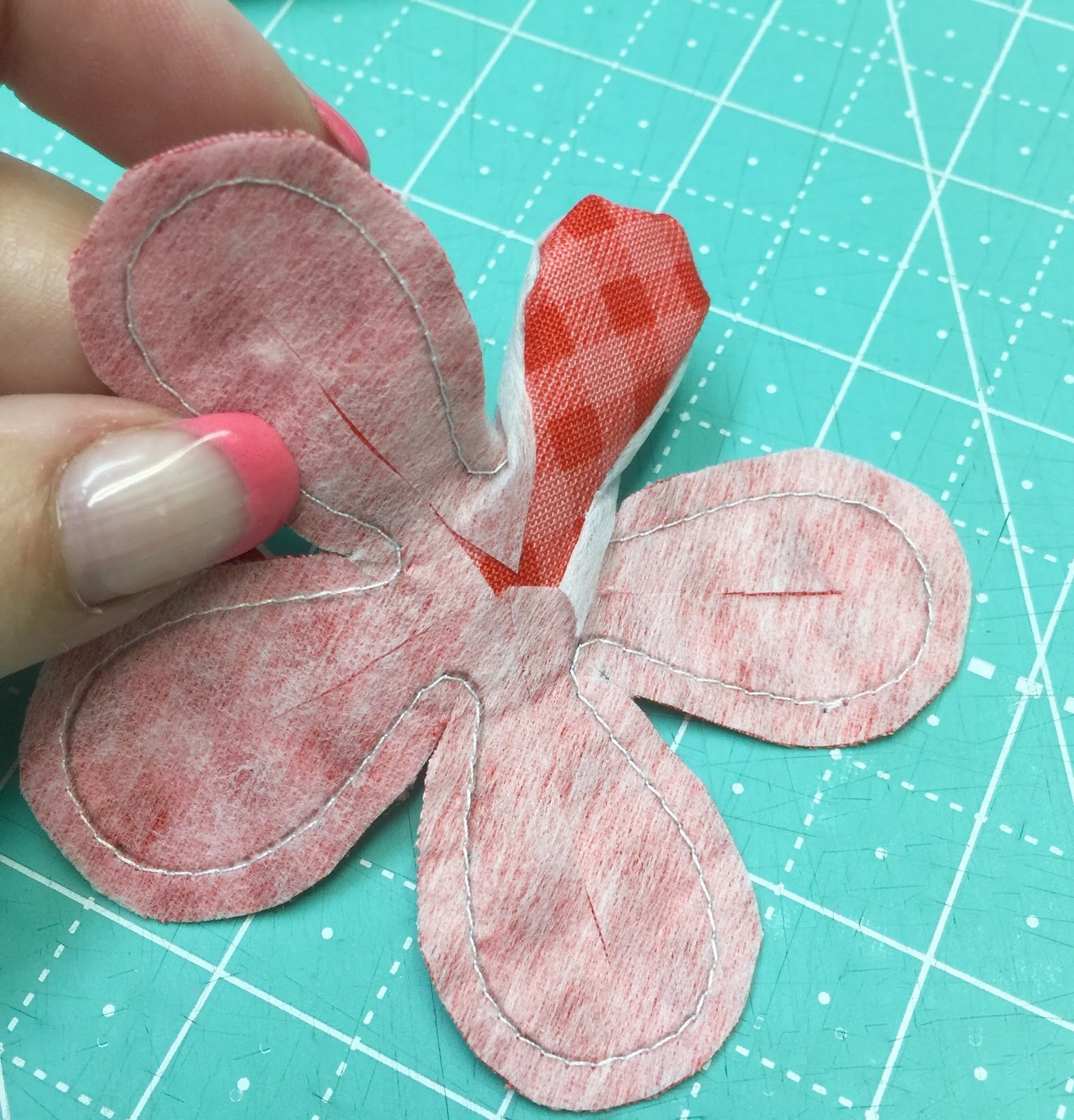 Bee In My Bonnet: Churn Dash and Hexie Flower Block Tutorials!!