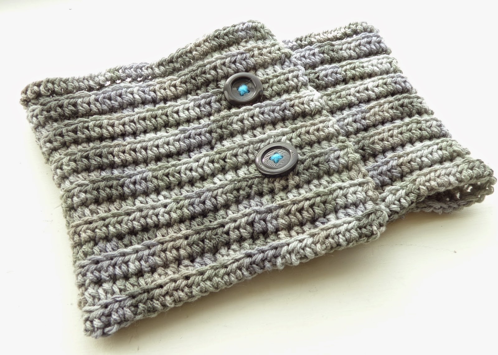 Hobby Hooker: Ribbed Cowl with Buttons