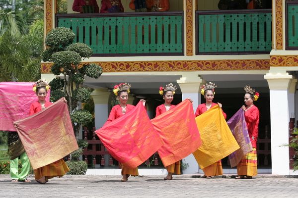 TENUN SONGKET MELAYU PEKANBARU | RIAU DAILY PHOTO