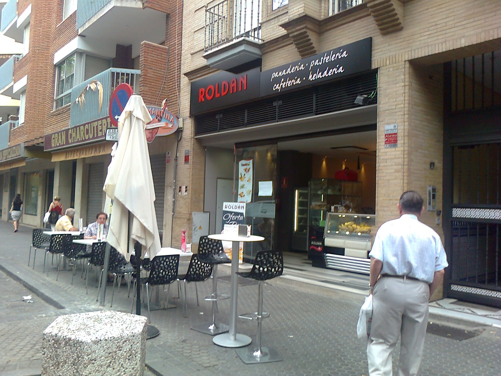 Dónde desayunar en Sevilla: Desayunar en la calle San Jacinto ...
