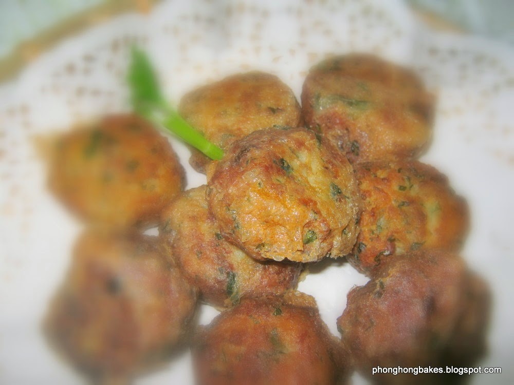 PH Bakes and Cooks!: Bergedil (Potato and Meat Patties)