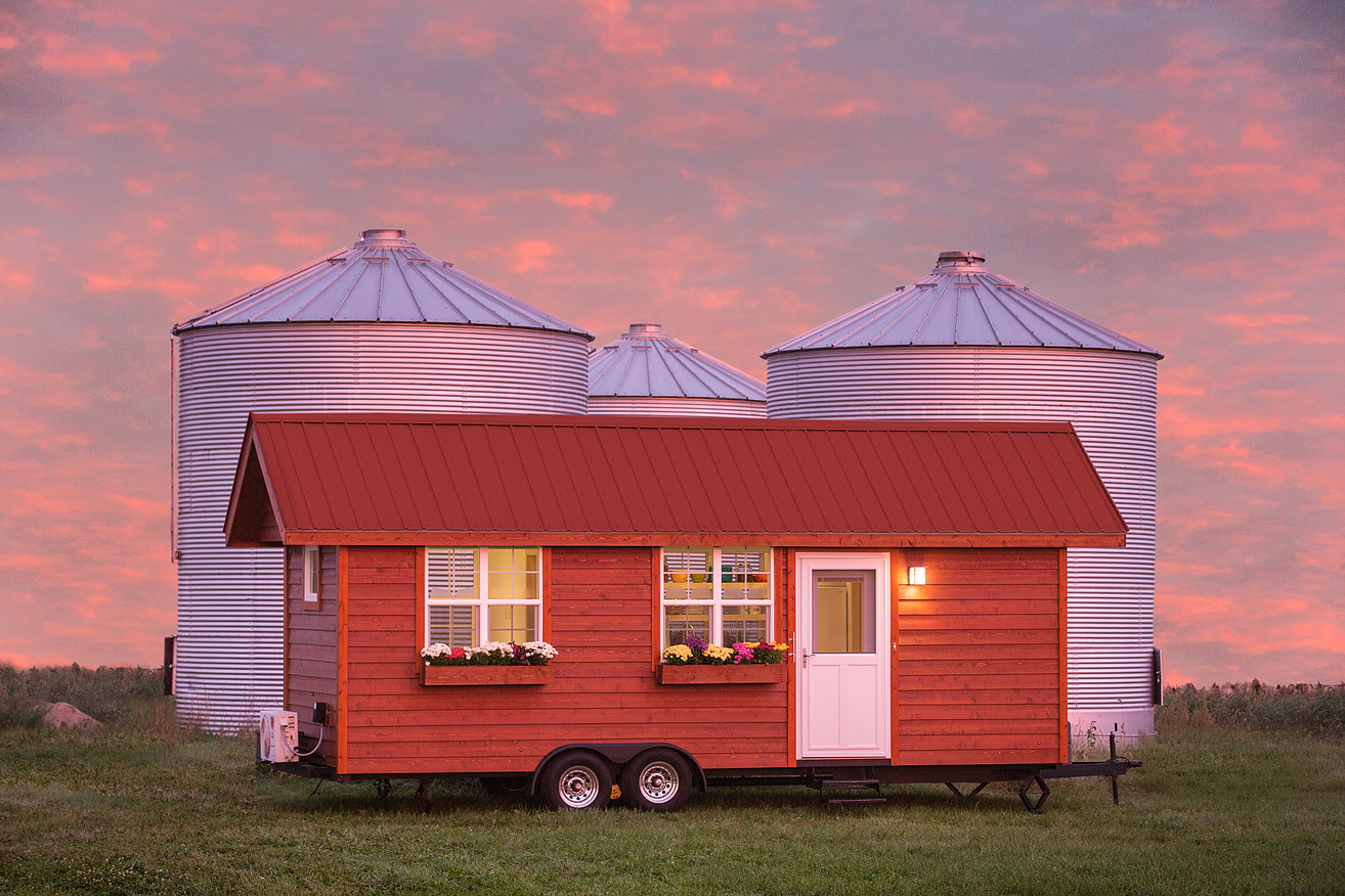 TINY HOUSE TOWN: Escape's Vintage Tiny House