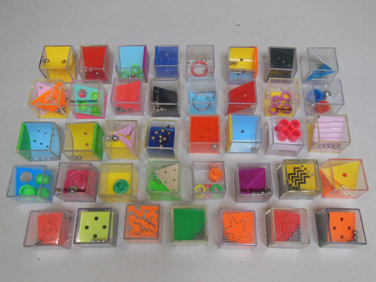 1002 Puzzles: Dexterity puzzles