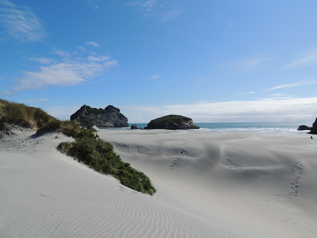 THE ROAD TAKEN : Wharariki Beach