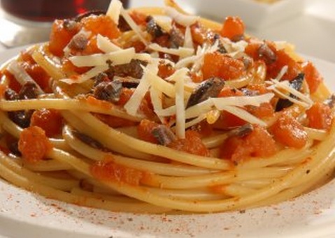 Como hacer la clasica salsa putanesca facil | Recetas de Cocina faciles.