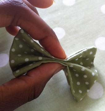 Beauty In The Mundane: Bow Tutorial