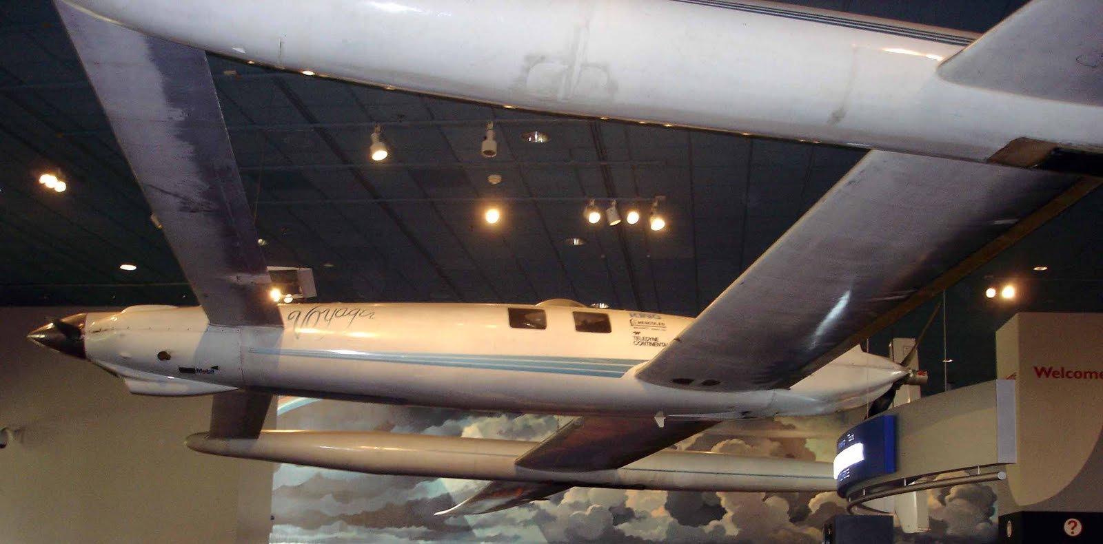 nhungdoicanh: Rutan 76 Voyager