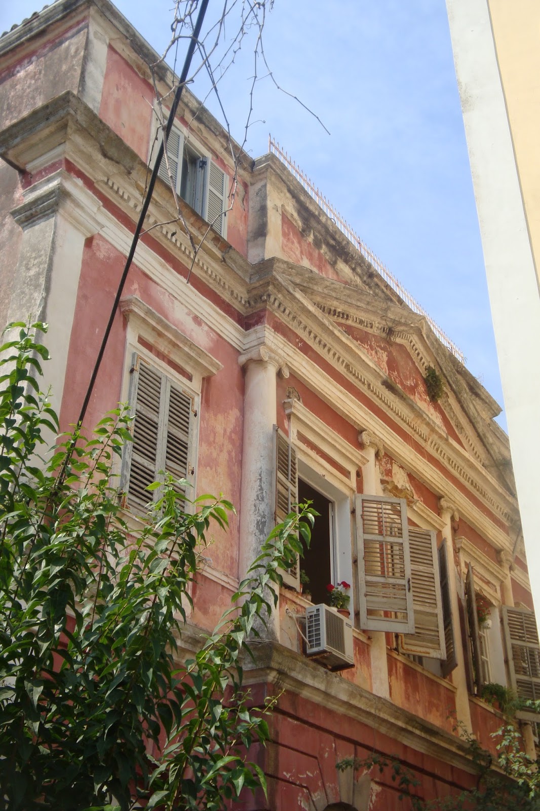 Συλλέκτες ακροκεράμων.: ΝΕΟΚΛΑΣΣΙΚΑ ΚΤΙΡΙΑ ΑΠΟ ΤΗΝ ΚΕΡΚΥΡΑ
