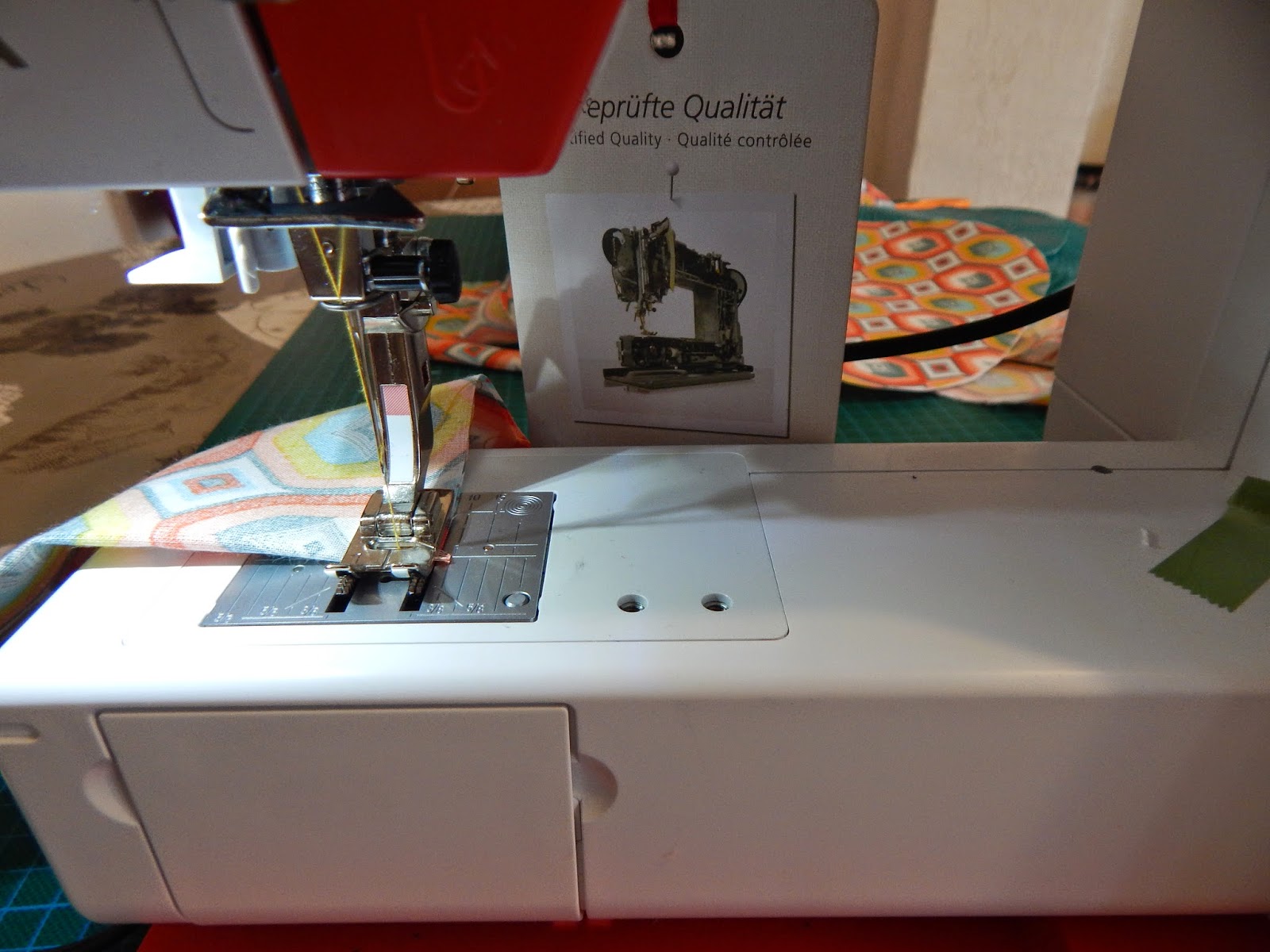 Dans le dressing de mes ptits titis: La Bernina 215 Simply Red : elle à ...