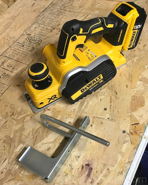 Create With Mom: The Dewalt DCP580B 20V Max Brushless Planer #DIY tool