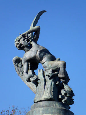 This is my blog: Fallen angels, gigantic monuments and an open-air ...