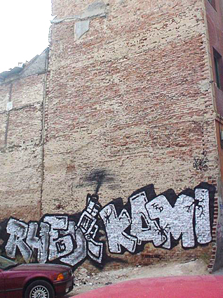 * A L L - 9 - L O N G *: Entrevista a Kami x VandalHostel