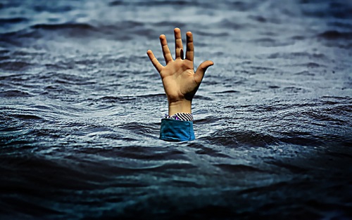 Reflexões diferenciadas: O abraço do afogado