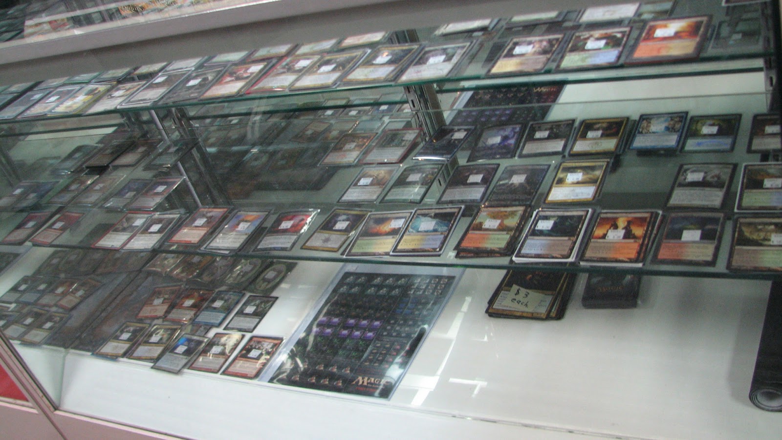 MTG Realm: L.A. Mood Comics & Games