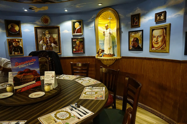 What Mary Loves: First Bite: Buca di Beppo