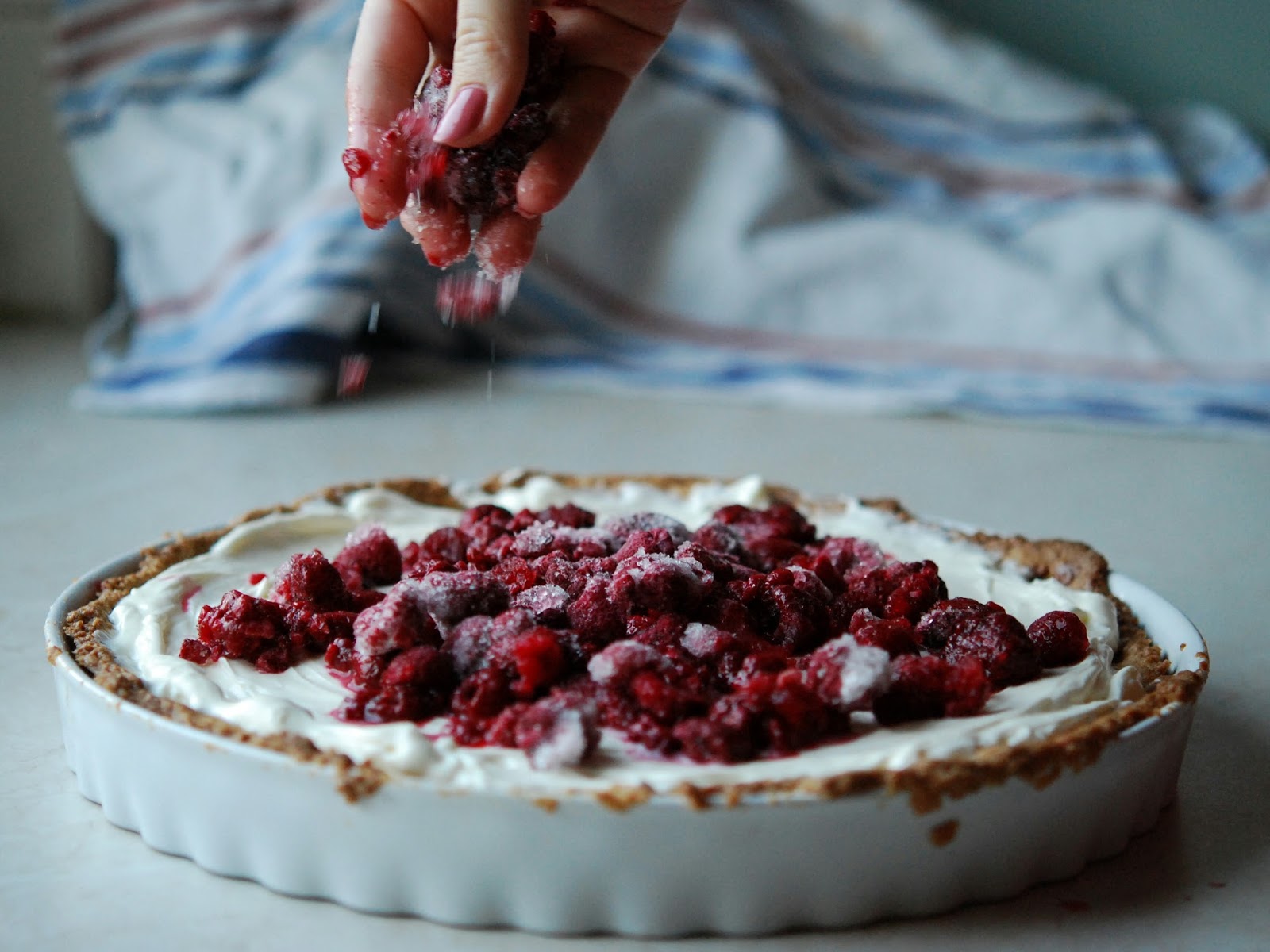 Raspberry and mascarpone tart - Foodie Sisters