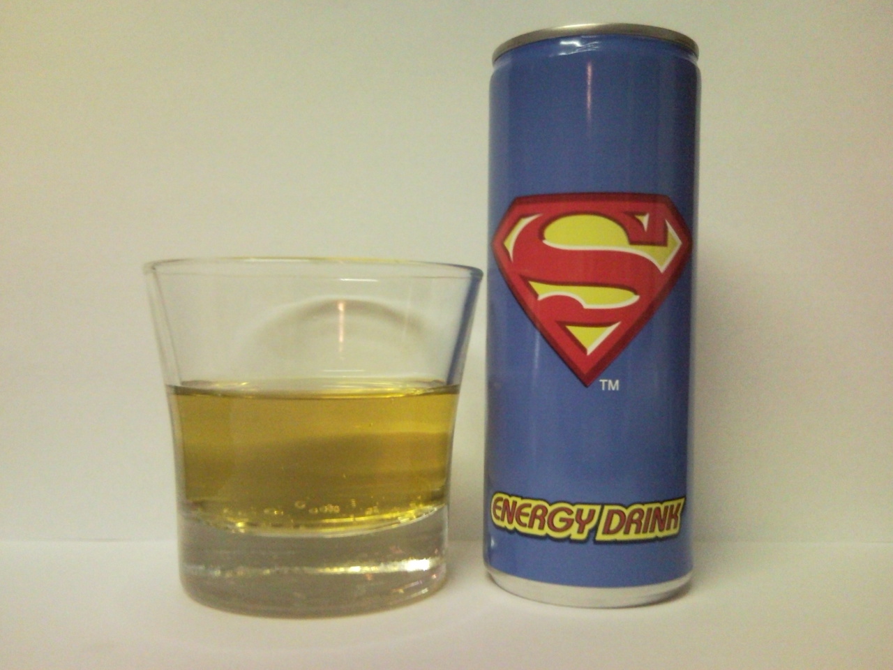 Energy Produkte Tester: Superman Energy Drink - einmalig im Geschmack