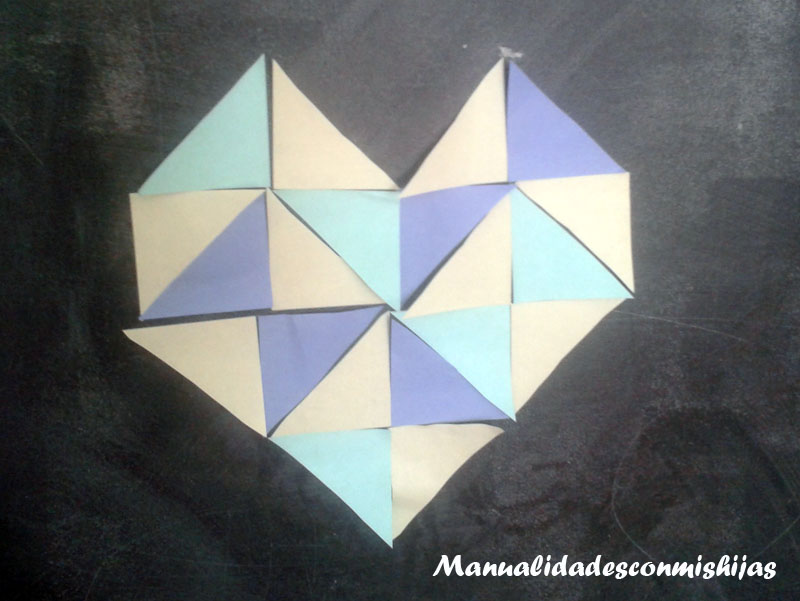Manualidades con mis hijas: Corazónes geométricos con triángulos de post-it