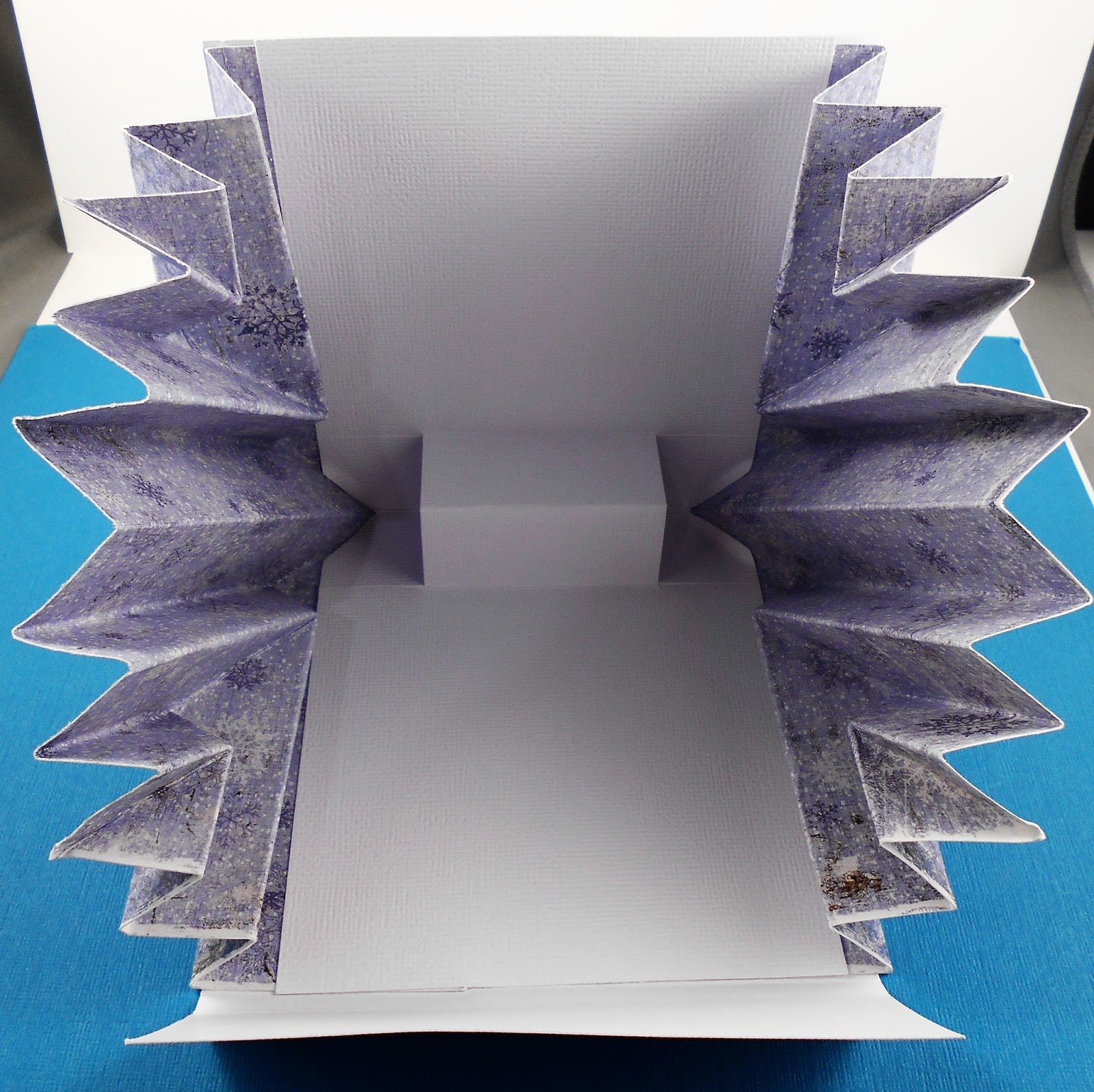 JenniferD's Blog: Tutorial Thursday - Exploding Card