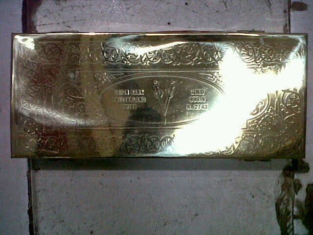 SATU PETI EMAS BALOK IR.SOEKARNO & VOC | Murah Antik