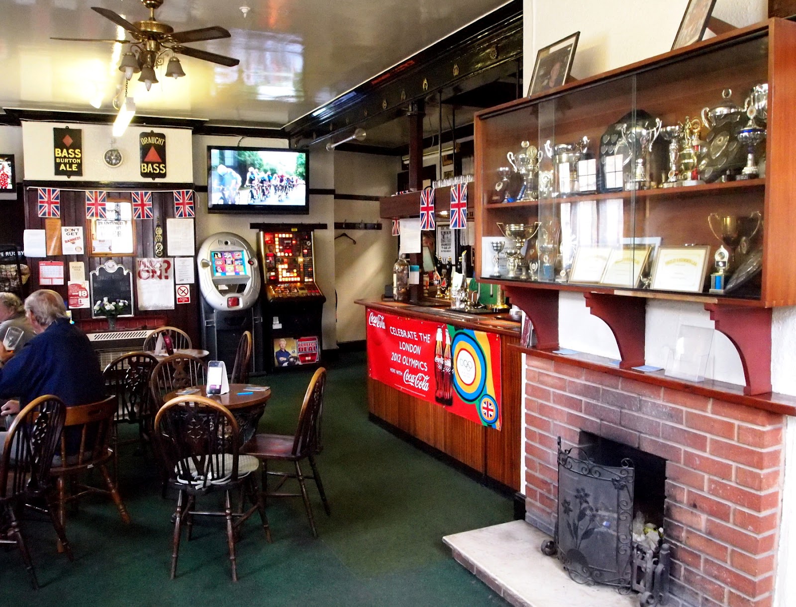 Shove it, Chuck it, Toss it...: The Unicorn Inn, Lutterworth ...