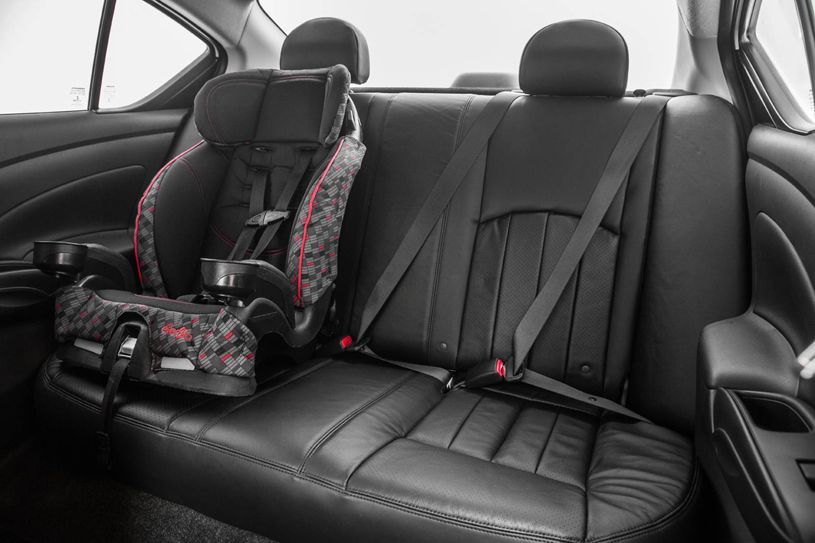 Nissan Versa 2016: preços, fotos, consumo e ficha técnica