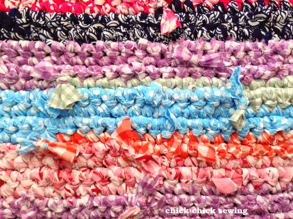 chick chick sewing: How I made the Crochet Rag Rug (tutorial) 裂き編みマット作り方