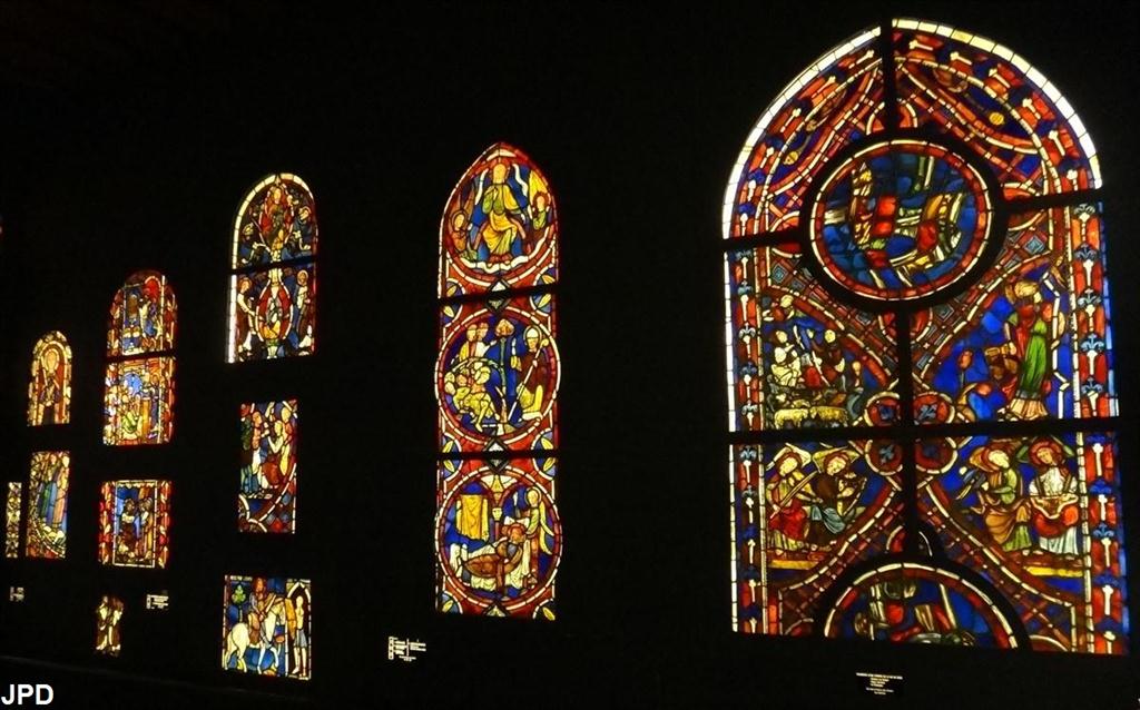 Paris-bise-art : Hôtel de Cluny (2) - Les vitraux