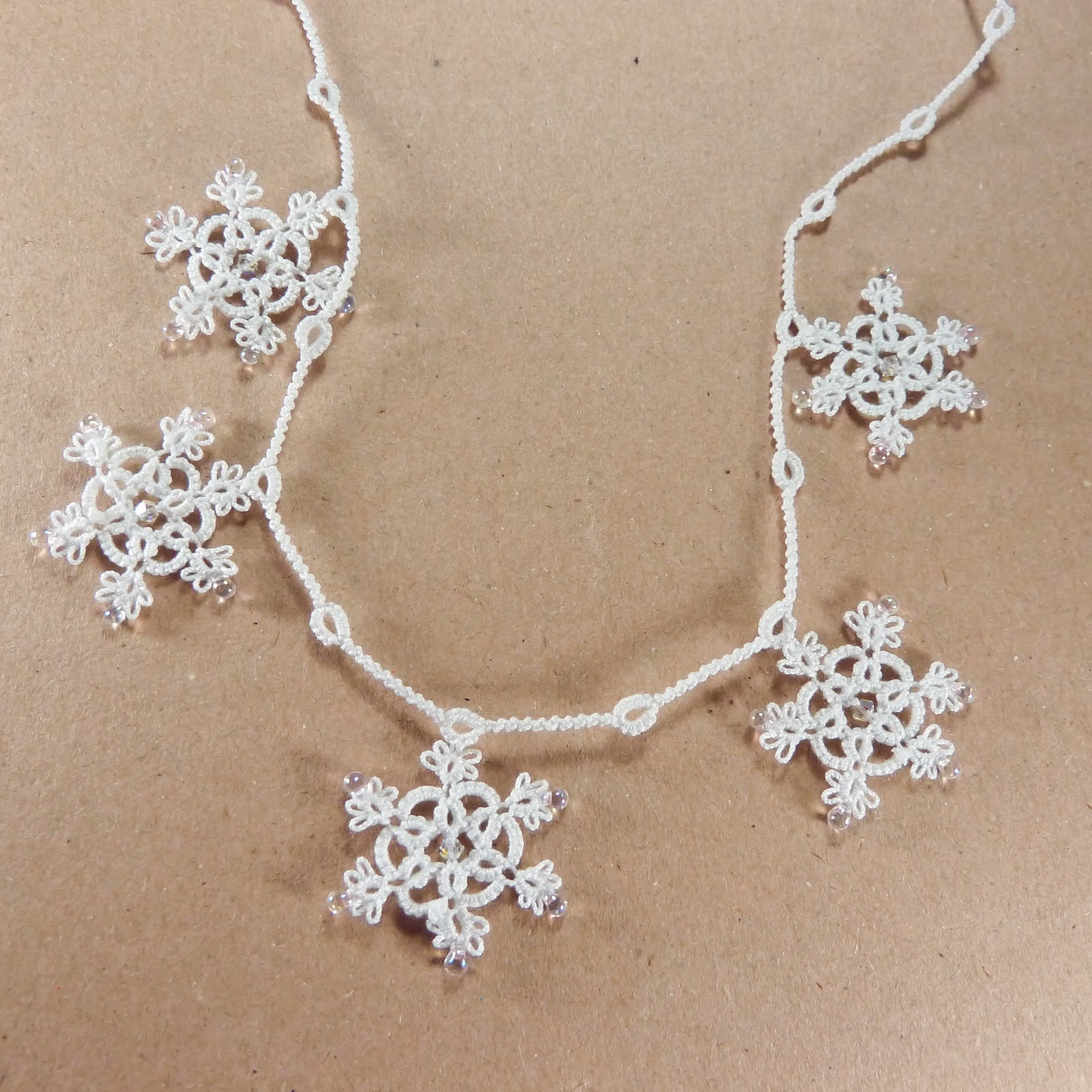 Decoromana: Snowflake necklace