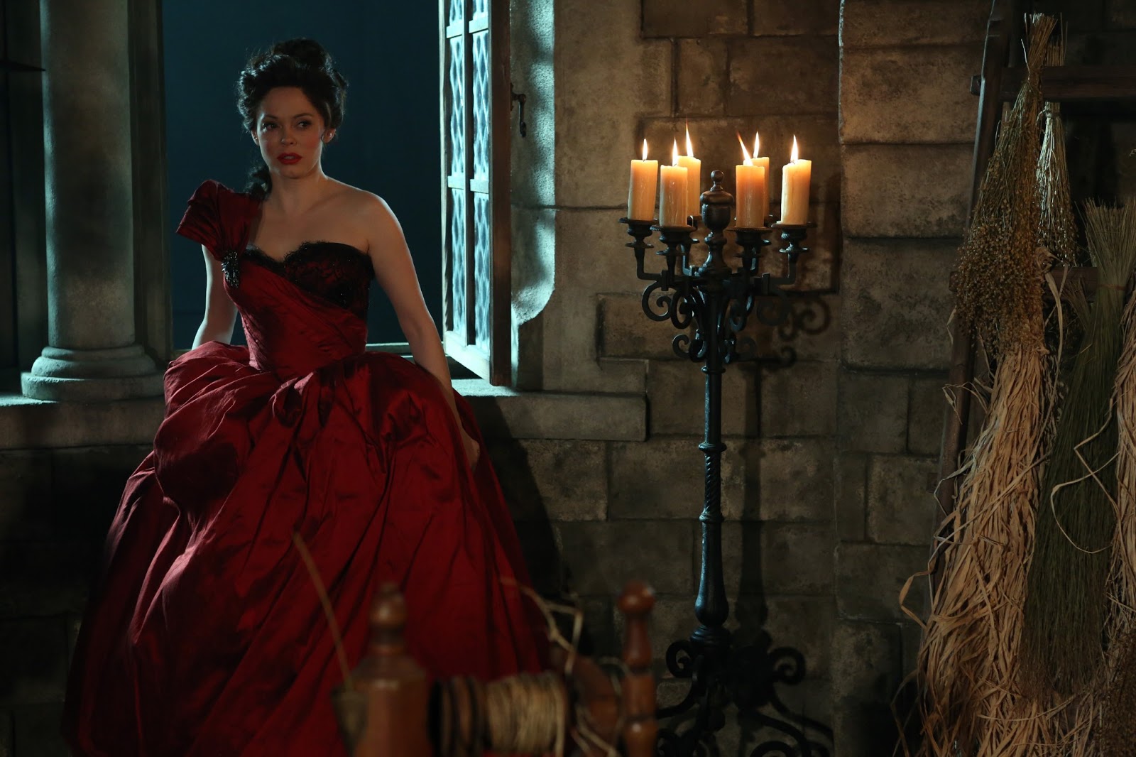 Rose McGowan Graced Once Upon a Time Stillls | Evan's Blog