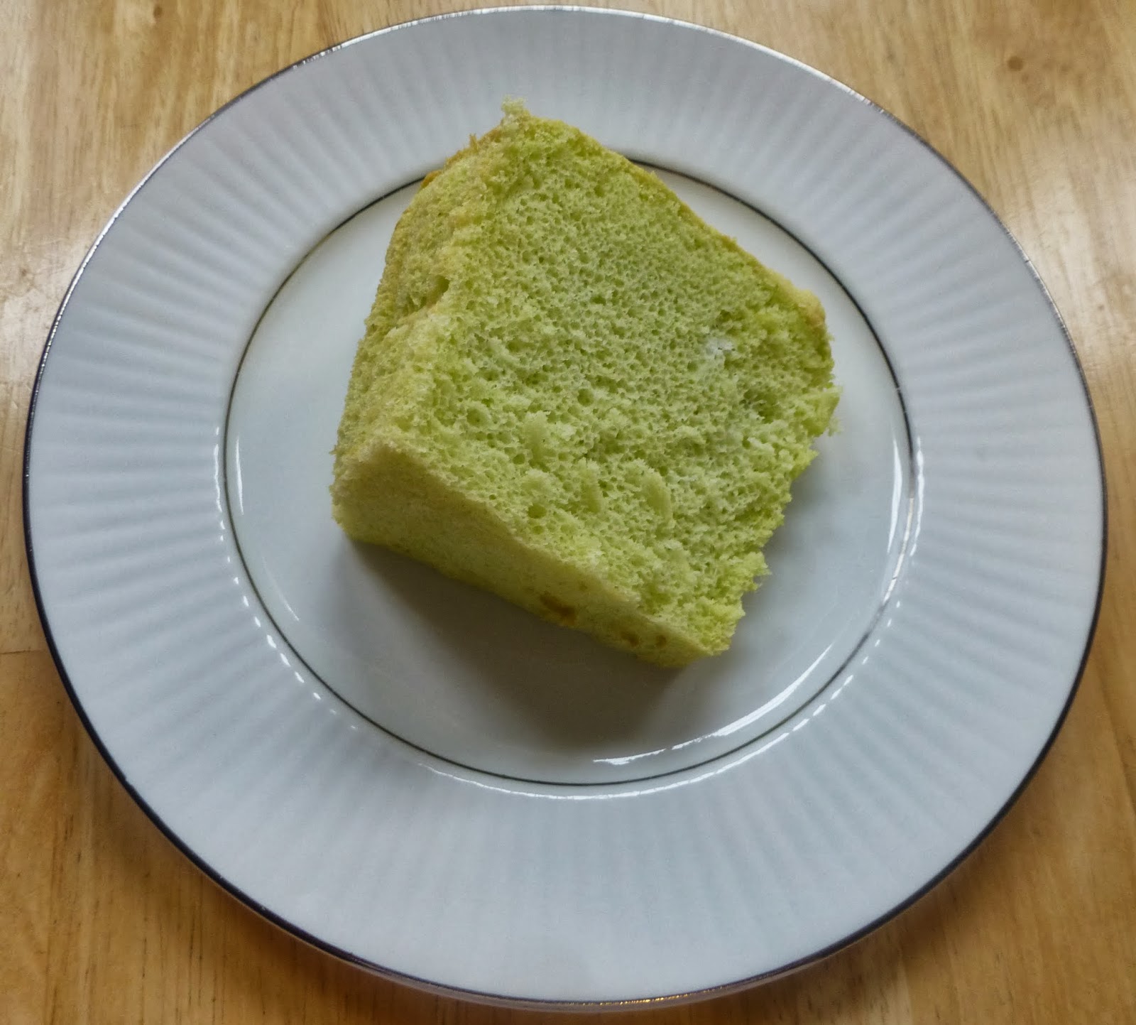 Budget Gourmet Chef: Pandan Coconut Chiffon Cake
