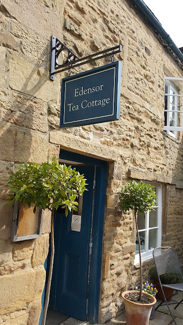 A TOUR GUIDE IN ENGLAND: A RETURN TO EDENSOR – Number One London