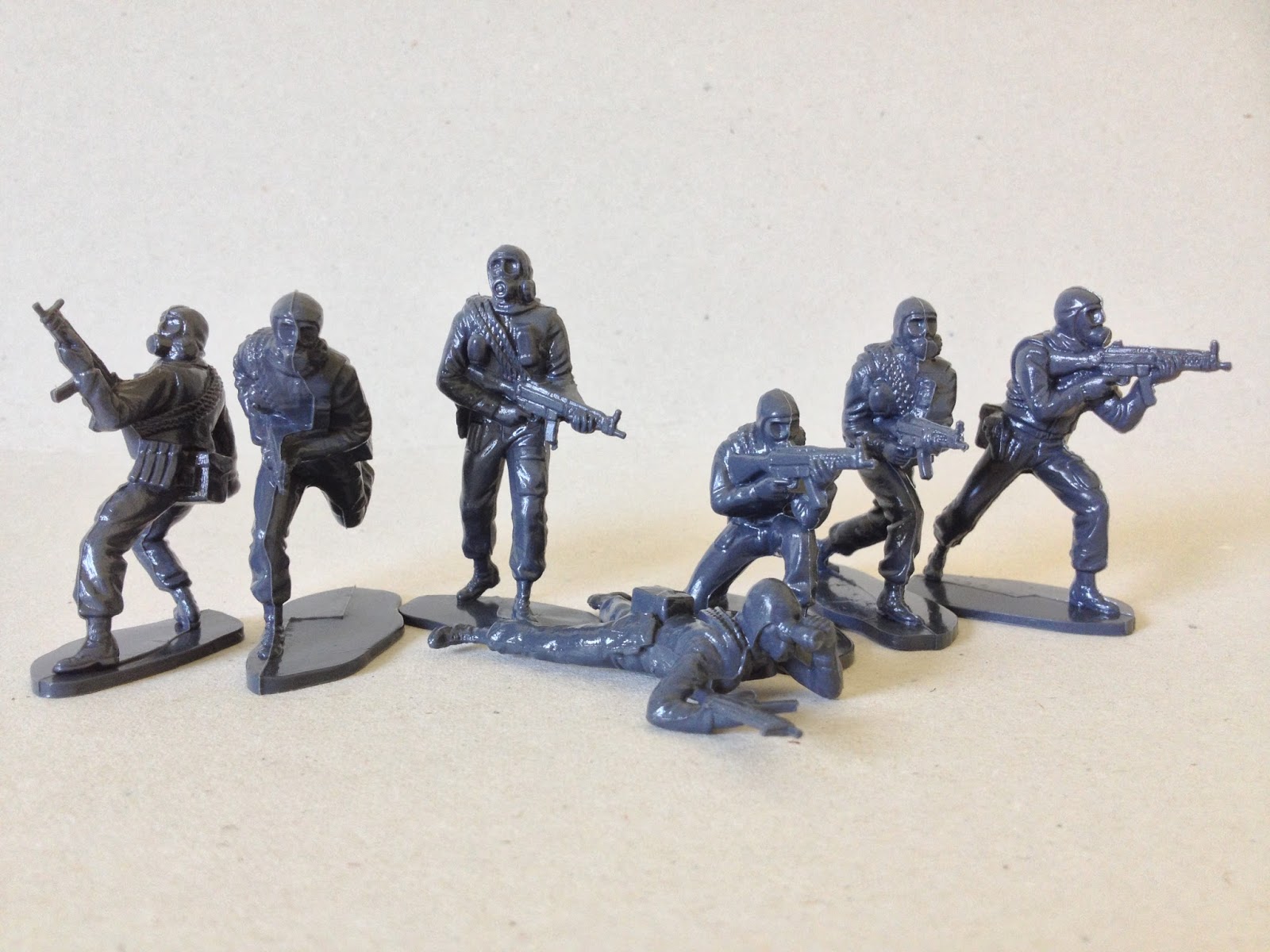 Commander of Plastic Men!: AIRFIX MODERN SERIES 1/32 SCALE